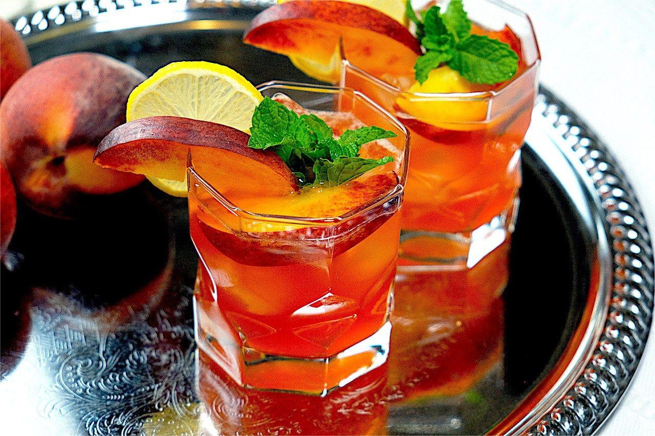 Grilled Peach Bourbon Smash Recipe | Bbqbeach.com.hk